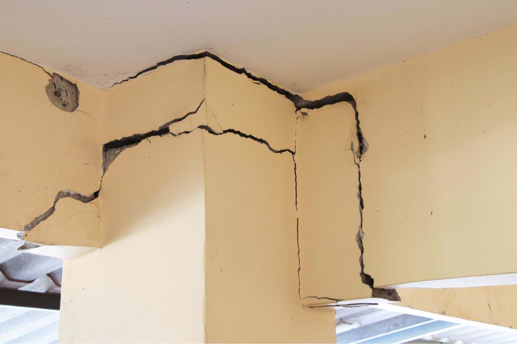 Fissure mur intérieur et danger - mon bureau detudes.